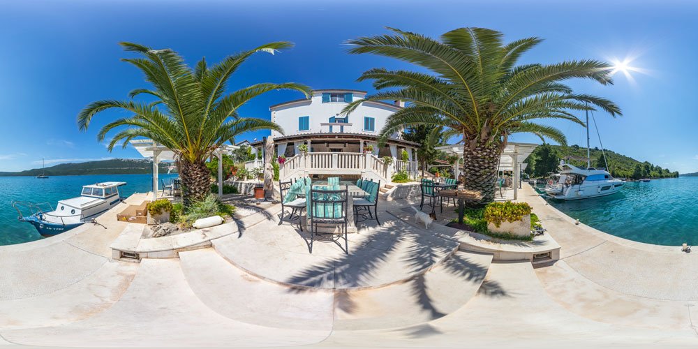 Kroatien - Villa Rava: vor dem Haus am Pier - 360-Grad-Panoramafoto ...
